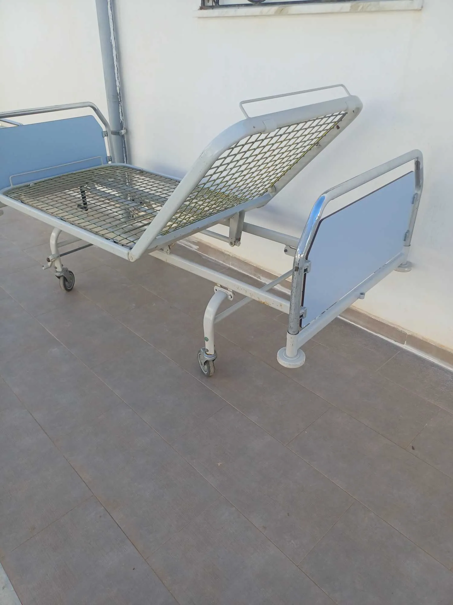 lit medical a manivelle | Cava.tn